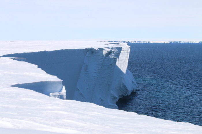 Antarctica's glacial border migrates for miles with the tide ...